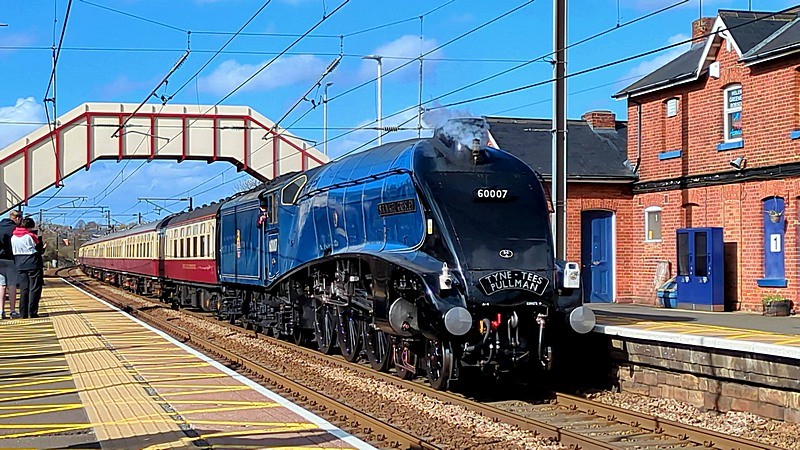 [wnxx] Pictures - 90001 60007 47810 Steam Dreams London-Newcastle 060424