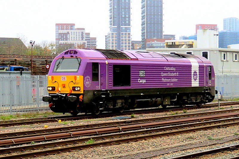 [wnxx] Pictures - Class 67s L/E Satbled 281122-151222