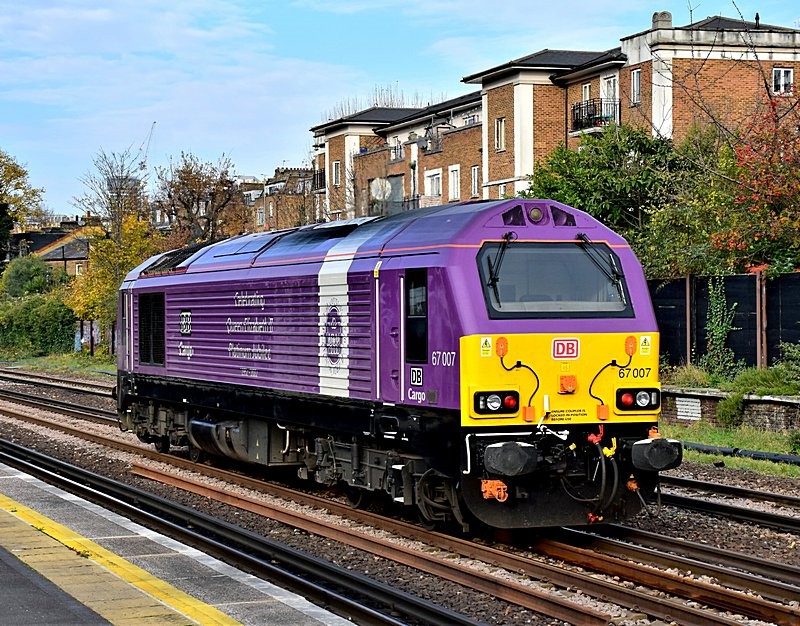 [wnxx] Pictures - Class 67s L/E Satbled 281122-151222