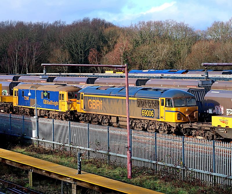 [wnxx] Pictures - Tonbridge Yard 020123