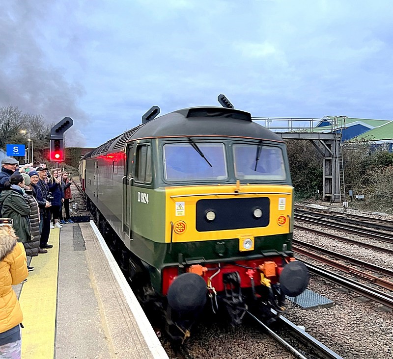 [wnxx] Pictures - 34046 47810 The Golden Arrow 040323