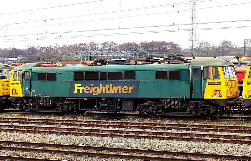 [wnxx] Pictures - Stored Class 86s Crewe Basford Hall/86622 Crewe ...