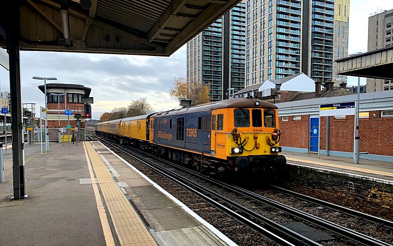 [wnxx] Pictures - 73965 73963 Woking 221123