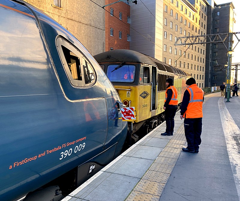 [wnxx] Pictures - 56049 390009 Glasgow Central 011223