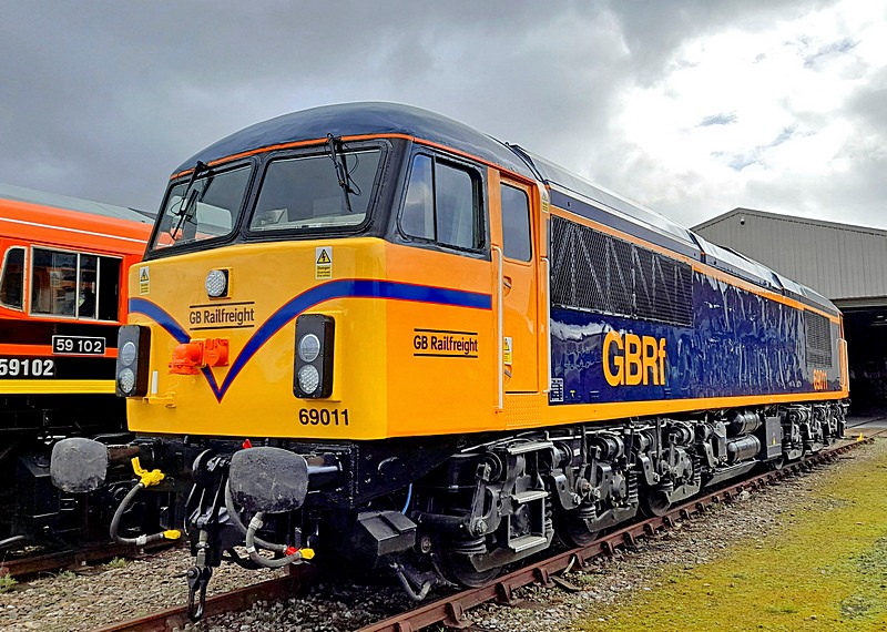 [wnxx] Pictures - 69011 Eastleigh Works 040424