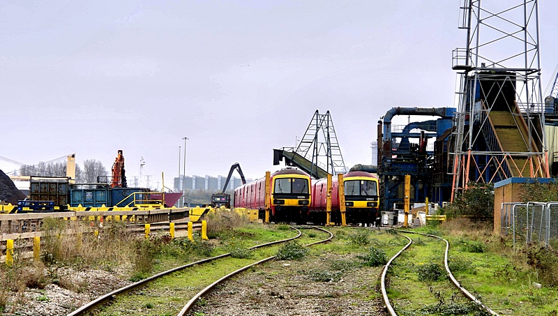 [wnxx] Pictures - 325012 325006 325013 Sims Metals Newport Docks 071124