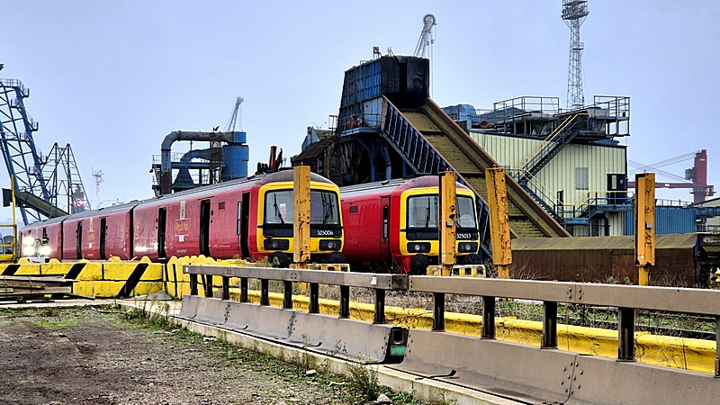 [wnxx] Pictures - 325006 325013 325012 Sims Metals Newport Docks 081124