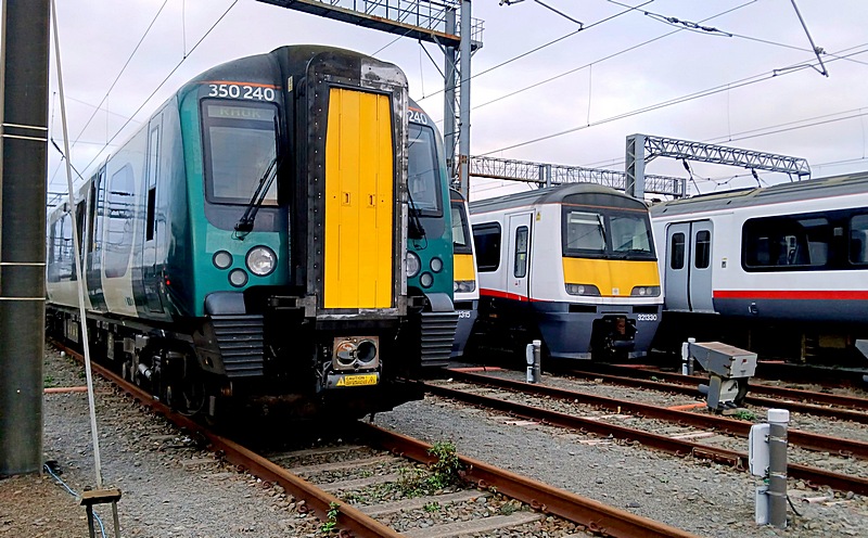 [wnxx] Pictures - 350240 321330 Wembley 301224