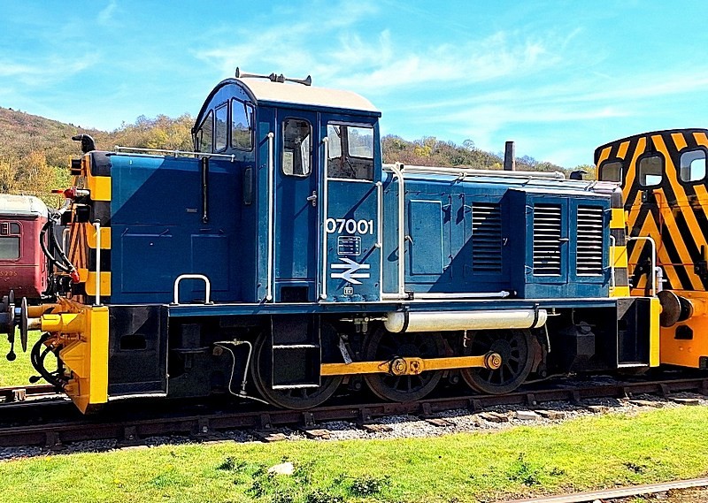 [wnxx] Pictures - Heritage Shunters Trust Peak Rail 110425 120425