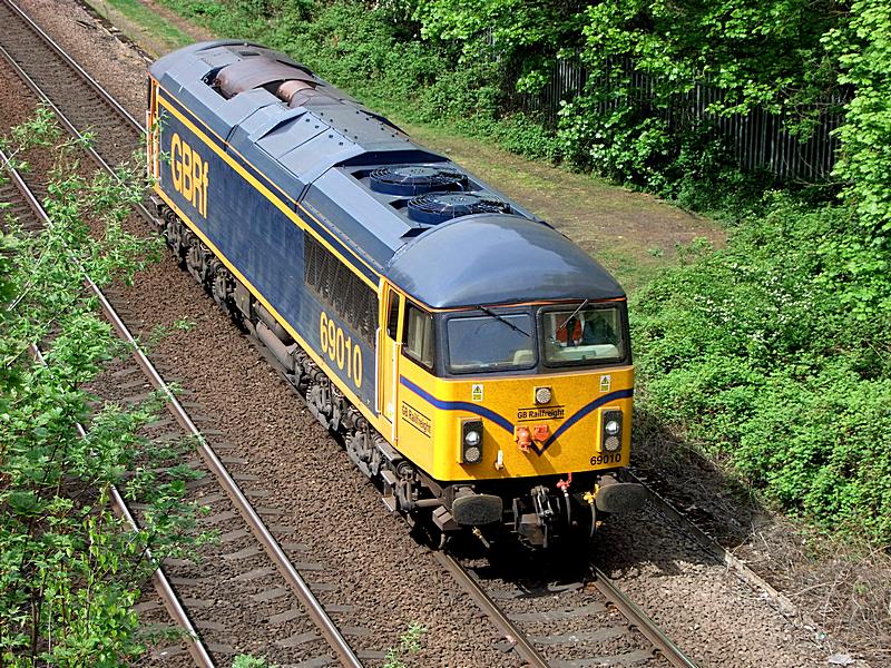 [wnxx] Pictures - 69010 Oakenshaw Junction 280425