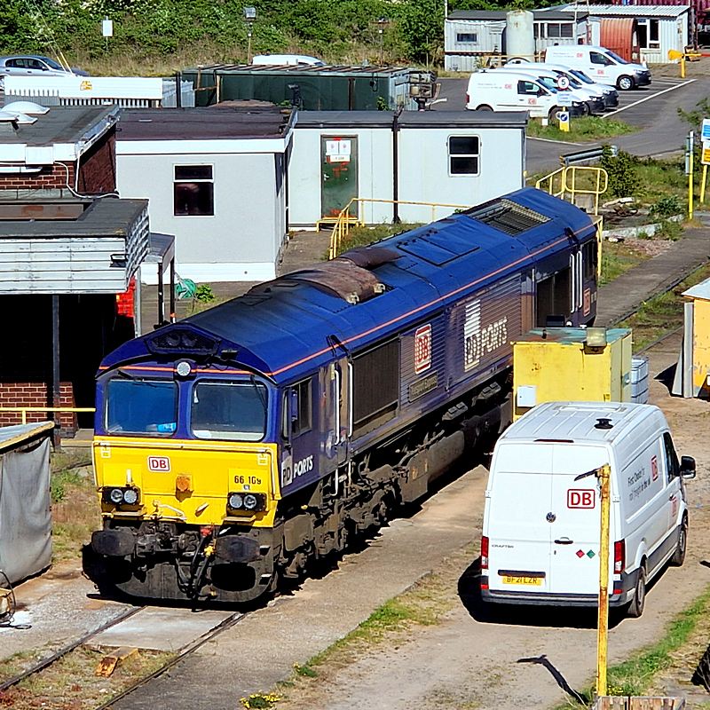 [wnxx] Pictures - 66109 Tees Yard 110525