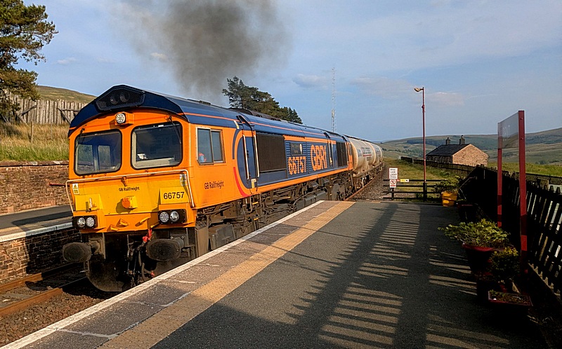 [wnxx] Pictures - 66757 4N00 6C00 110625