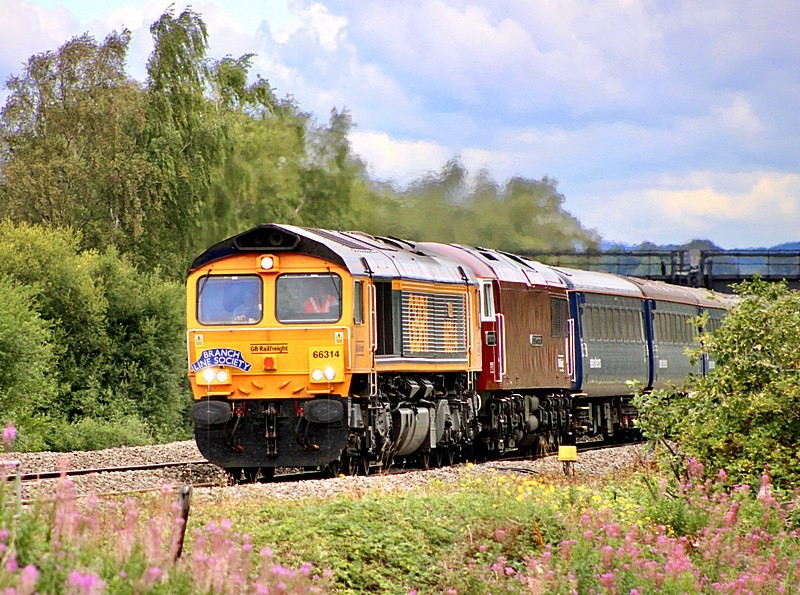 [wnxx] Pictures - Great Gathering Shuttle Trains 020825