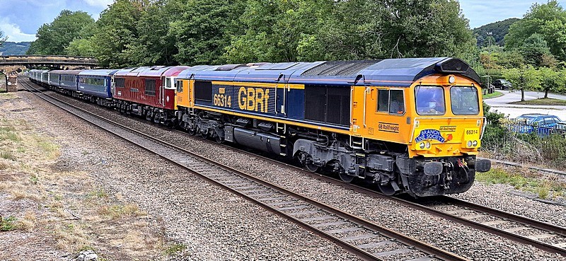 [wnxx] Pictures - Great Gathering Shuttle Trains 020825